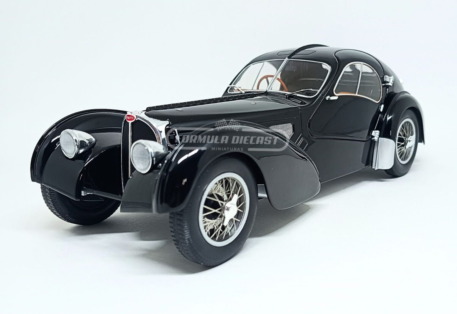 Bugatti Type 57 SC Atlantic 1938 - Preto - 1:18 Solido - Formula Diecast