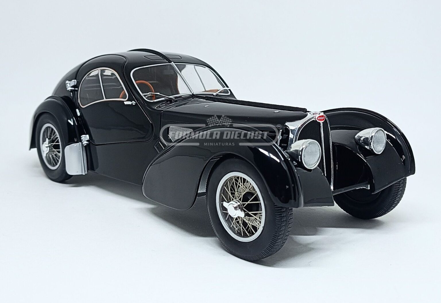 Bugatti Type 57 SC Atlantic 1938 - Preto - 1:18 Solido - Formula Diecast